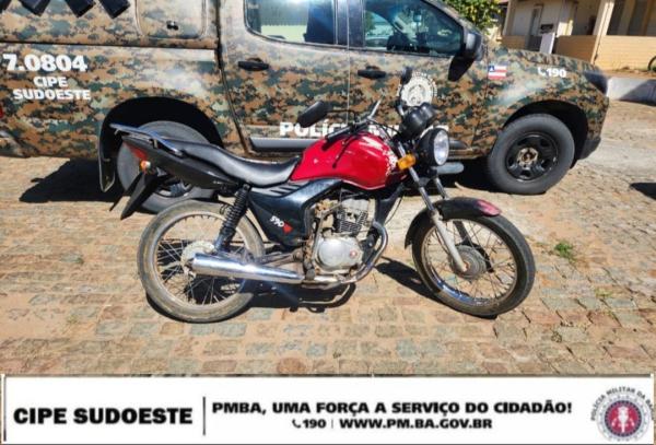 Pindaí: Homem é detido pela Cipe Sudoeste após ser flagrado com moto adulterada. - Alô Cidade