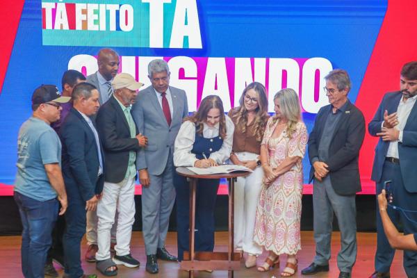 Após luta de Ivana Bastos, a estrada que liga o entroncamento da BA-693 ...